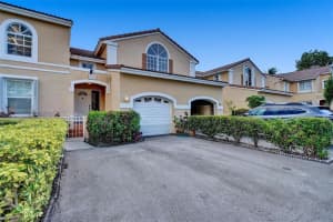 Regatta Point Townhouses For Sale - Miami Lakes Real Estate