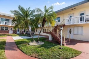 Crystal Court Manor Rental Condos - Hollywood Real Estate